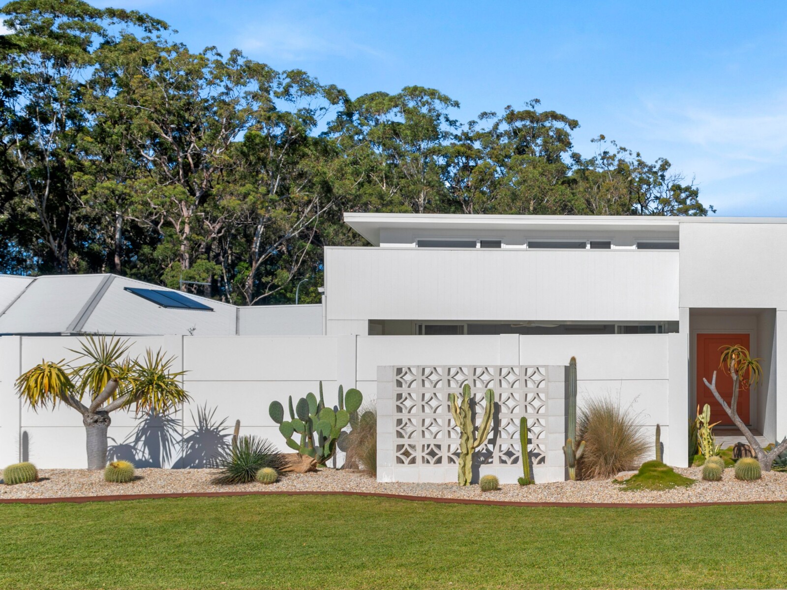 10 Striking & Creative Boundary Wall Ideas | ModularWalls