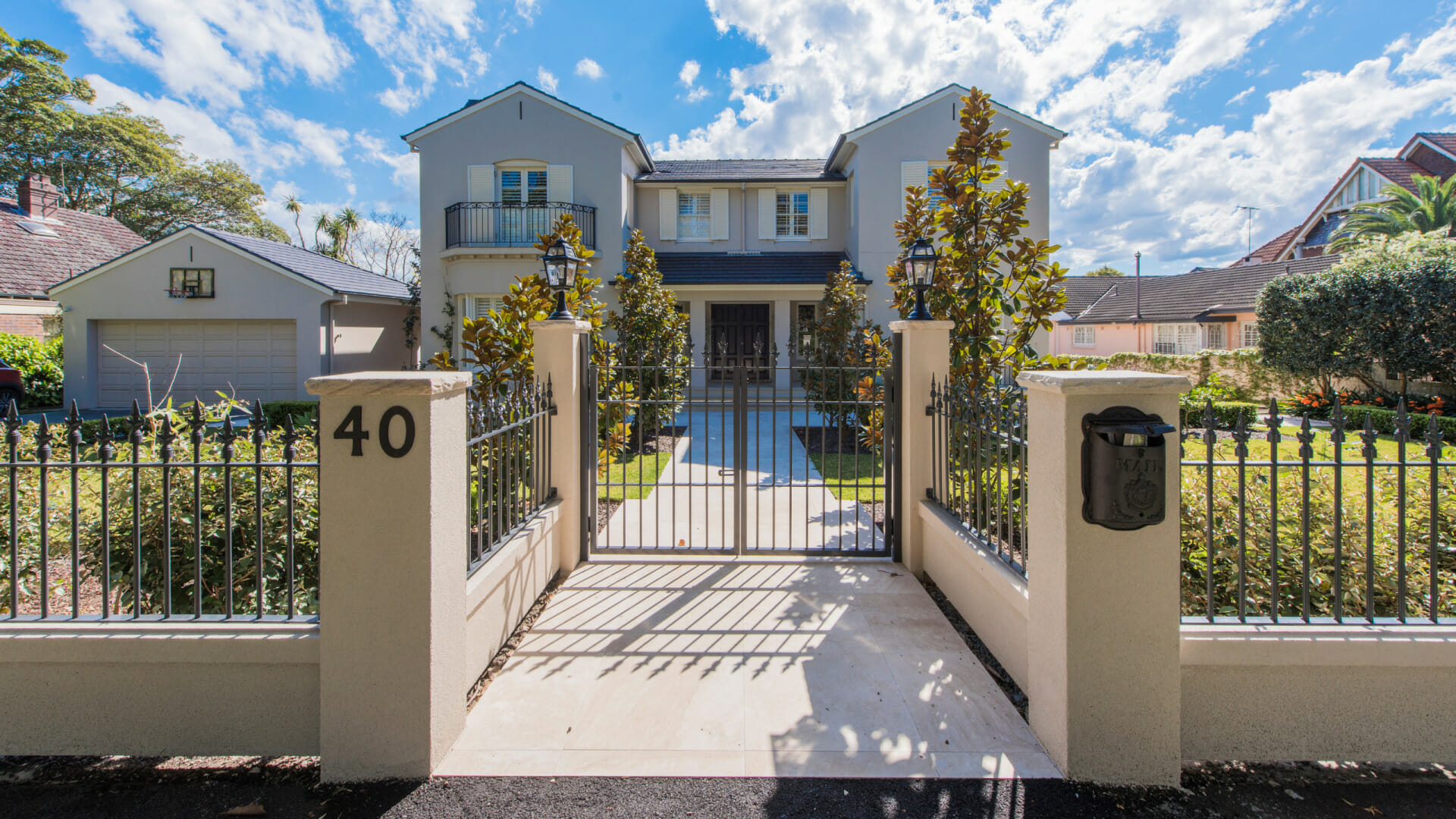 Incorporating Classical Fencing Features | ModularWalls