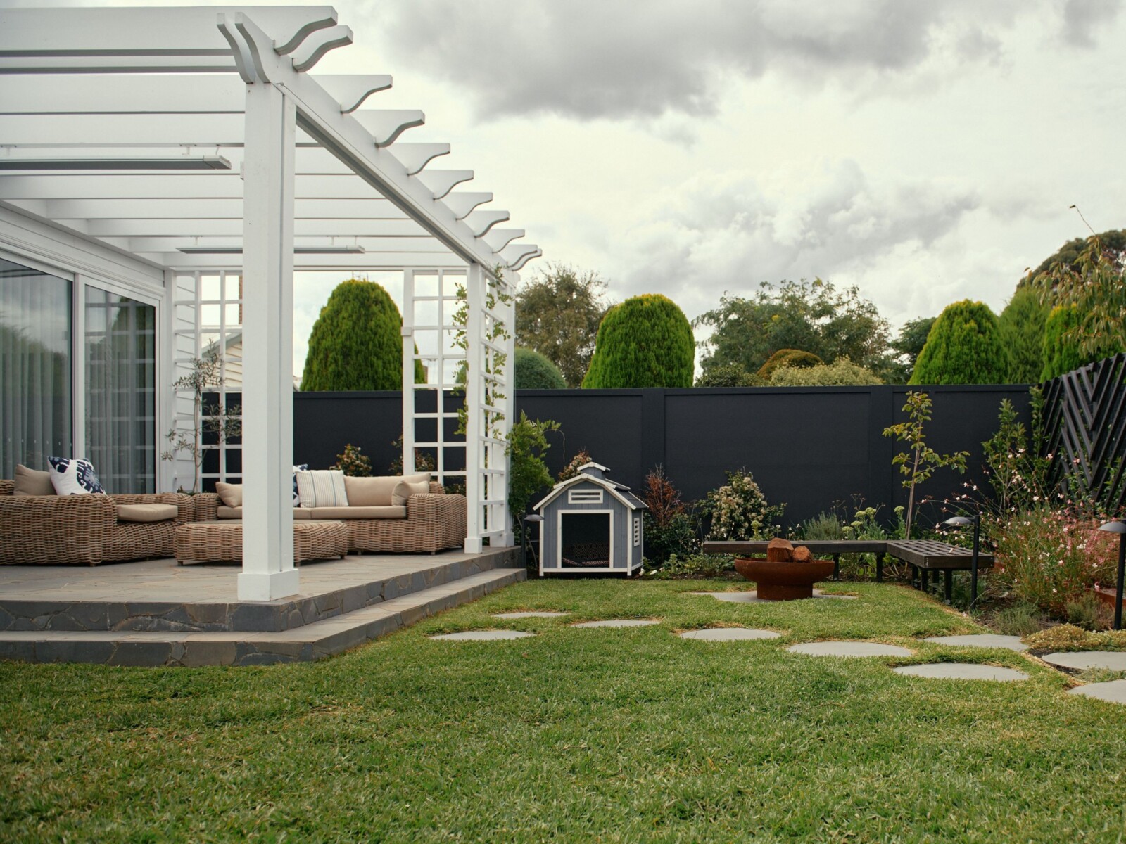 Winter-Proof Your Outdoor Courtyard Area | ModularWalls