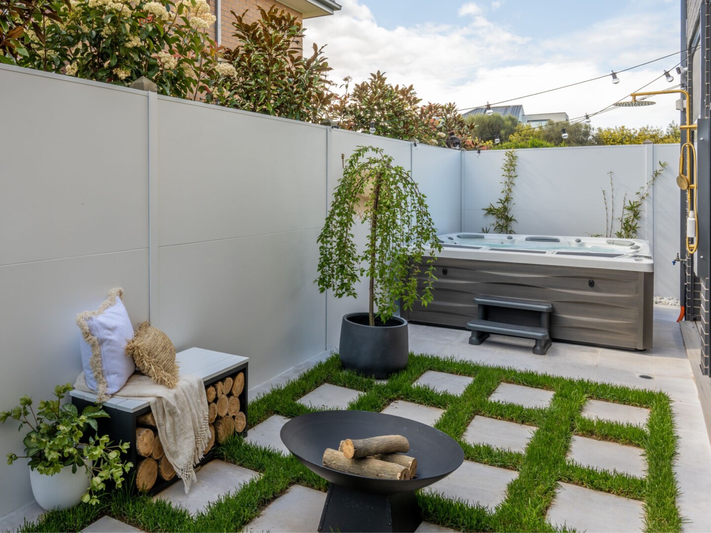 Winter-Proof Your Outdoor Courtyard Area | ModularWalls