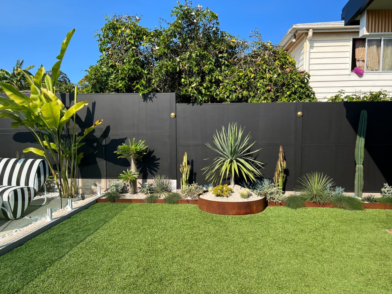 The 8-Step Guide to our DIY Fencing Systems | ModularWalls