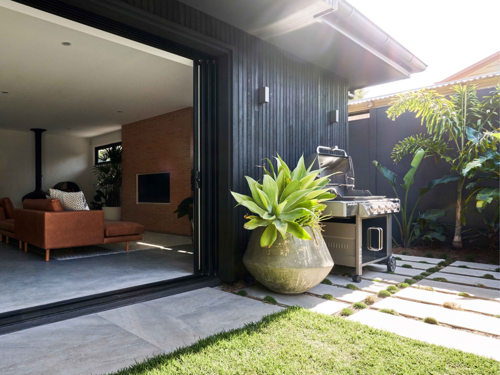 Outdoor Feature Wall Ideas for your Backyard | ModularWalls