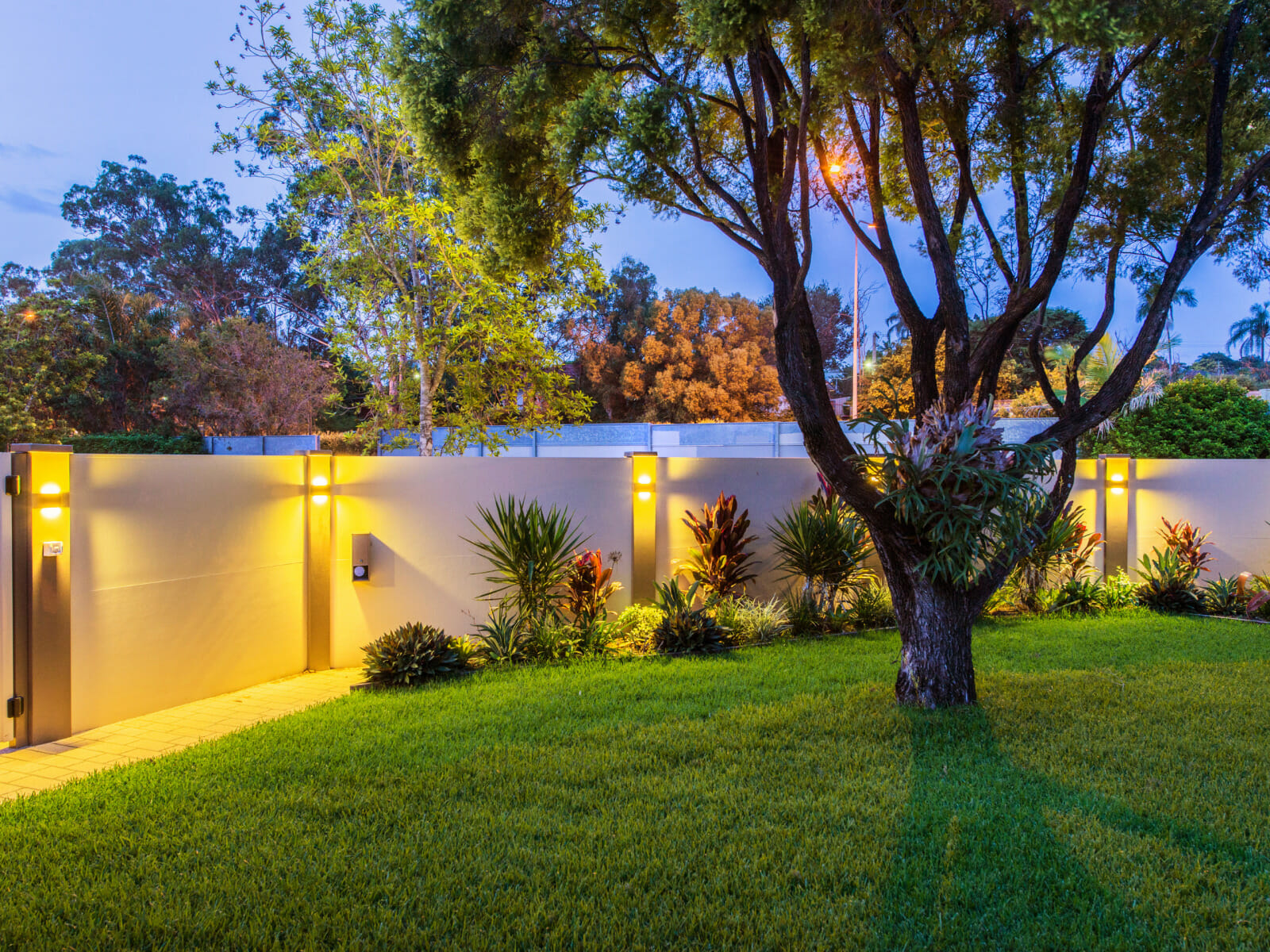 10 Backyard Lighting Ideas – Outdoor Design | ModularWalls