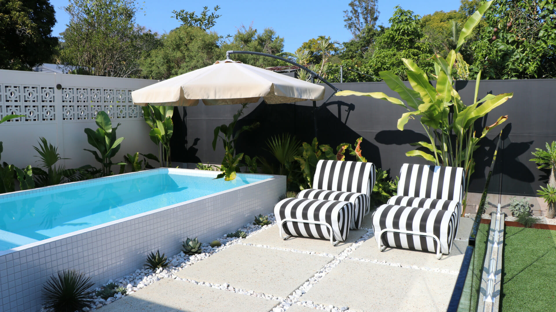 Pool Area Ideas Inspired by Slim Aarons | ModularWalls