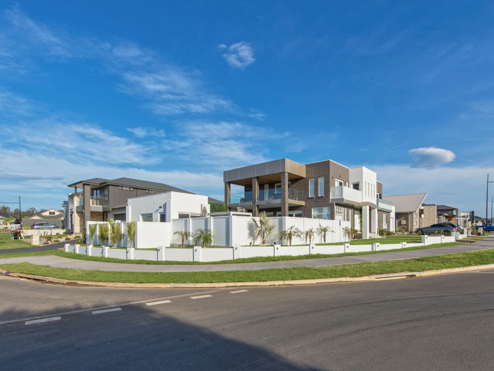 Corner Block Fencing Boosts Street Appeal | ModularWalls