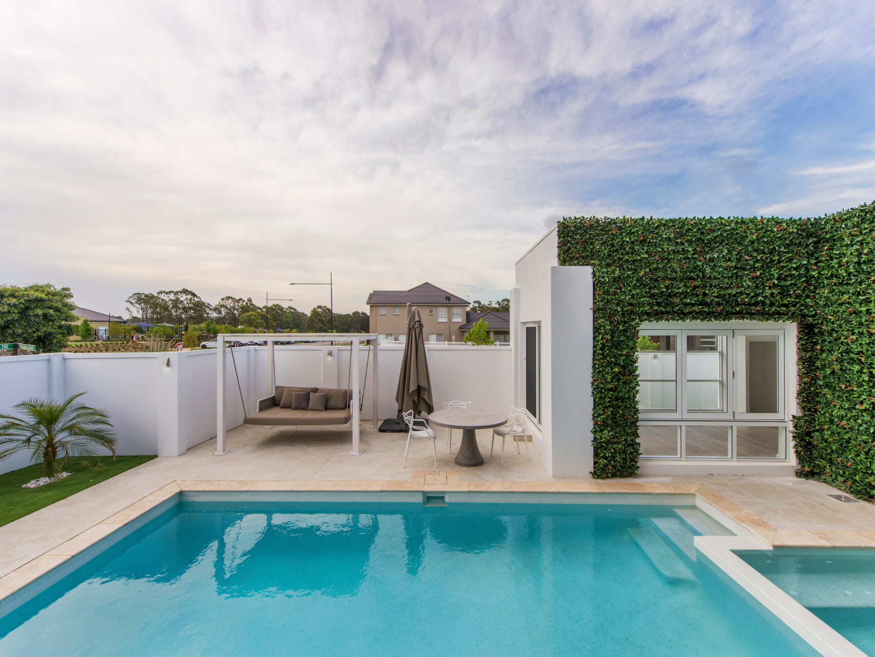 Corner Block Fencing Boosts Street Appeal | ModularWalls