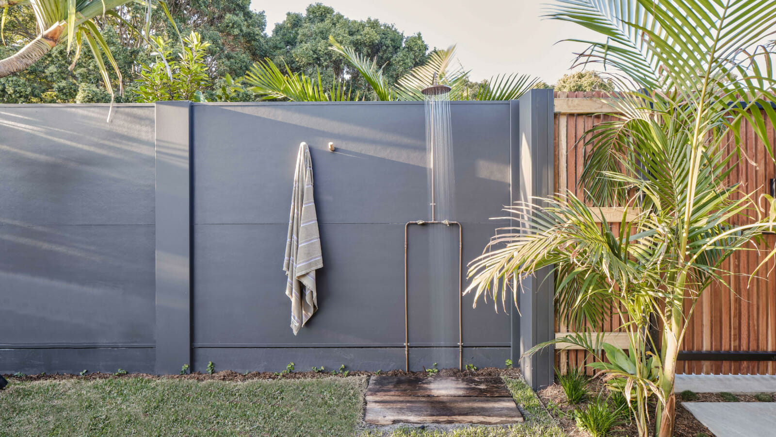 Outdoor Shower - Design Trend of the Month | ModularWalls