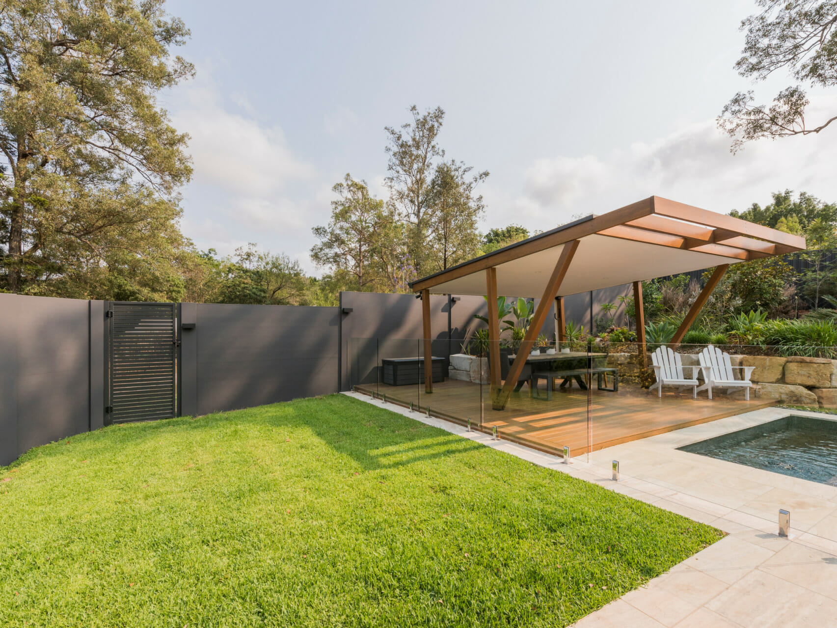 6 Pool Landscaping Ideas for your Dream Pool Area | ModularWalls