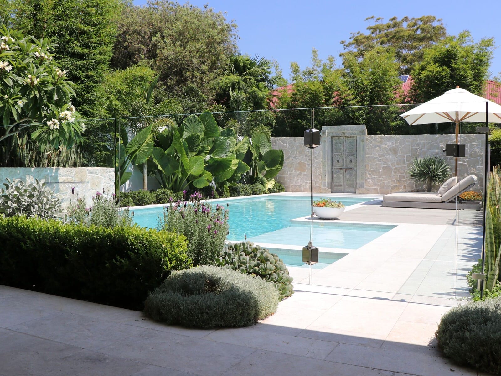 6 Pool Landscaping Ideas for your Dream Pool Area | ModularWalls