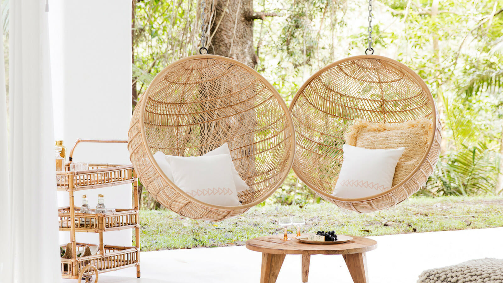 Hanging chairs to sway your day away | ModularWalls