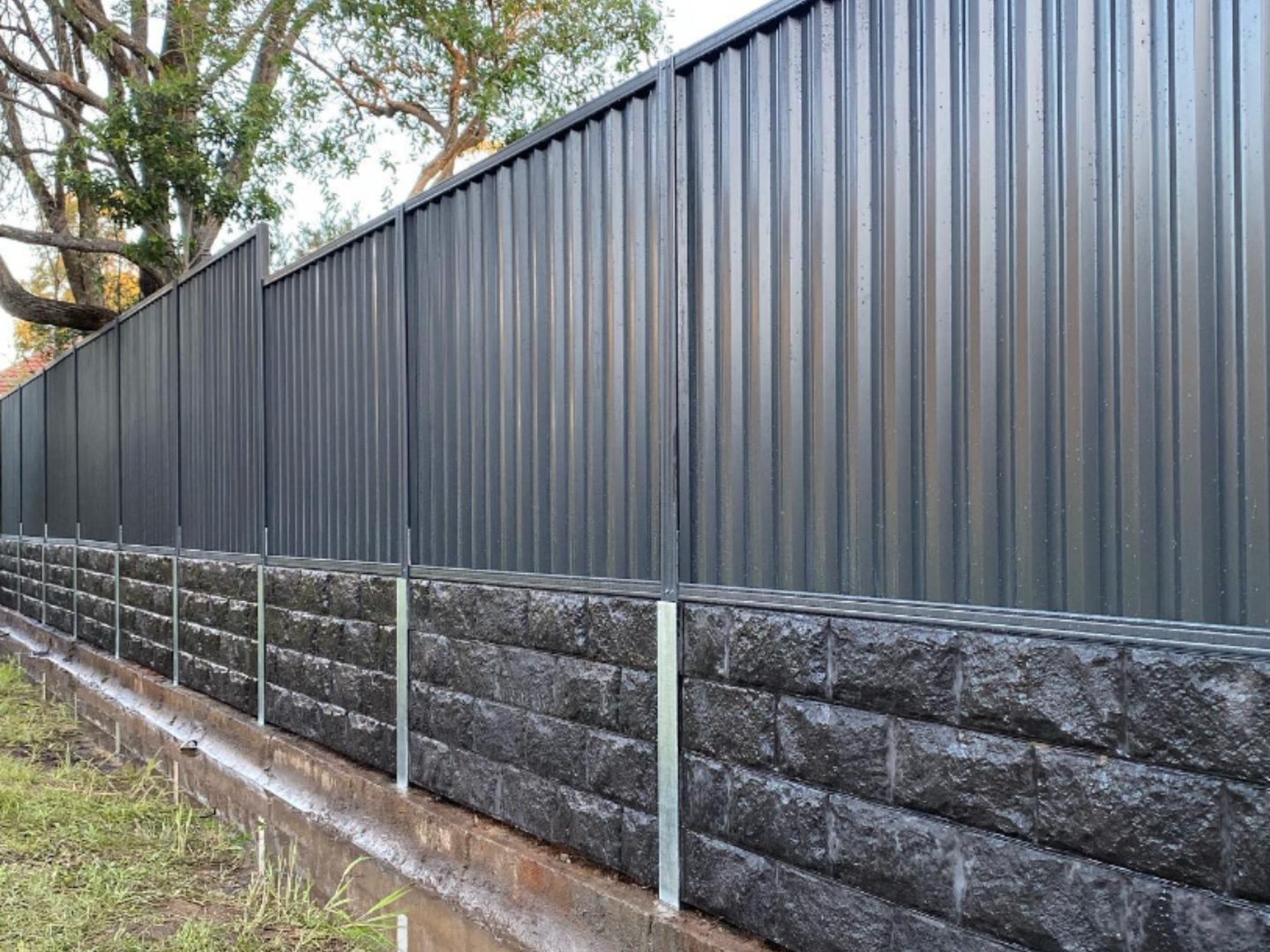 How to choose the best fencing materials | ModularWalls