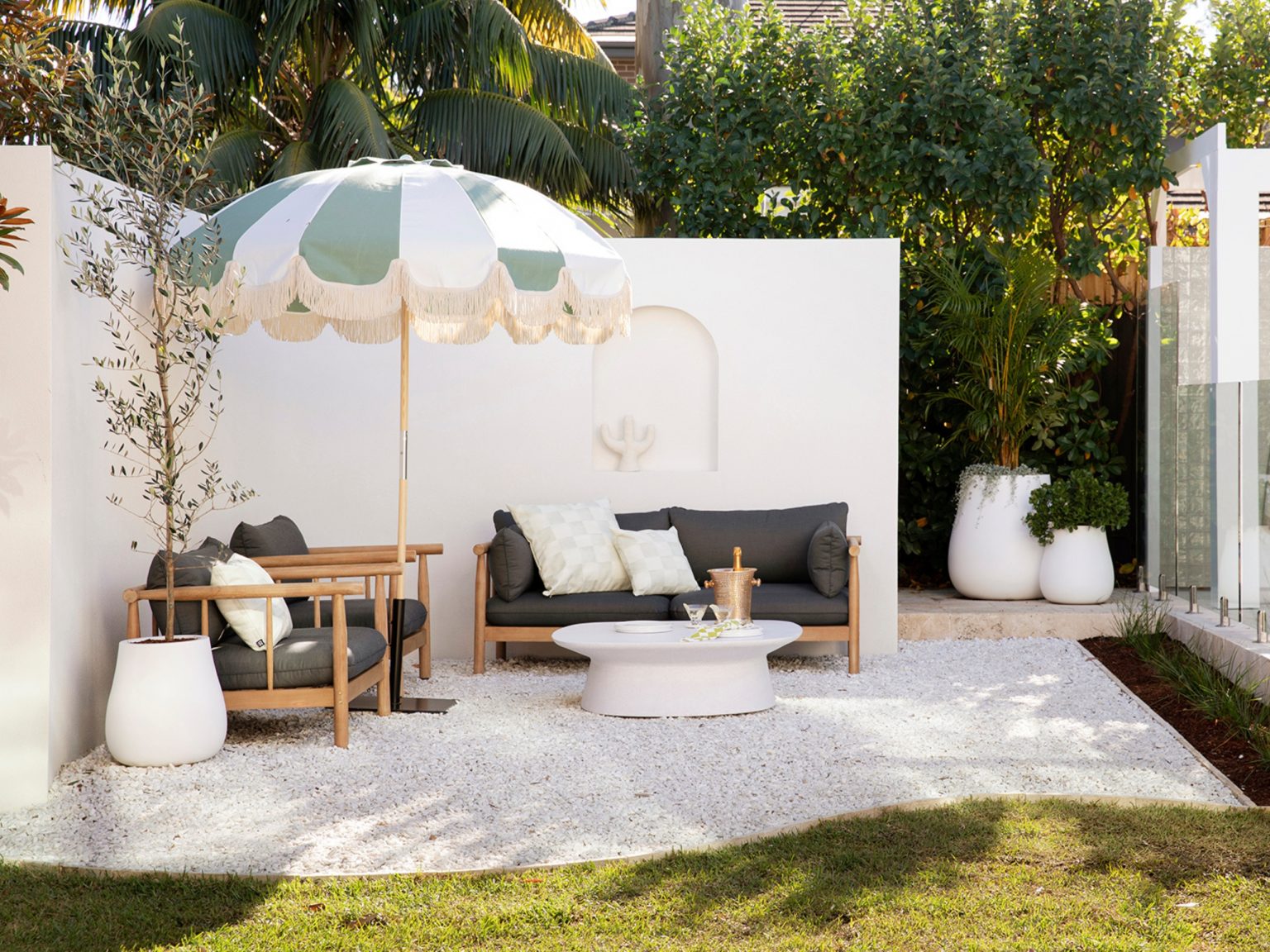 10 Inspiring & Creative Boundary Wall Ideas | ModularWalls