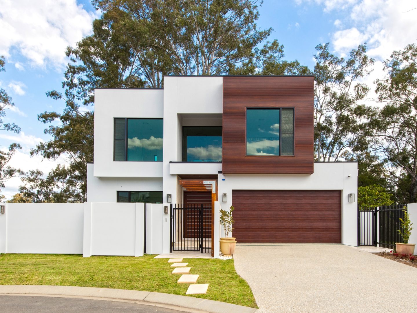 How To Choose A Front Wall For Your Home | ModularWalls