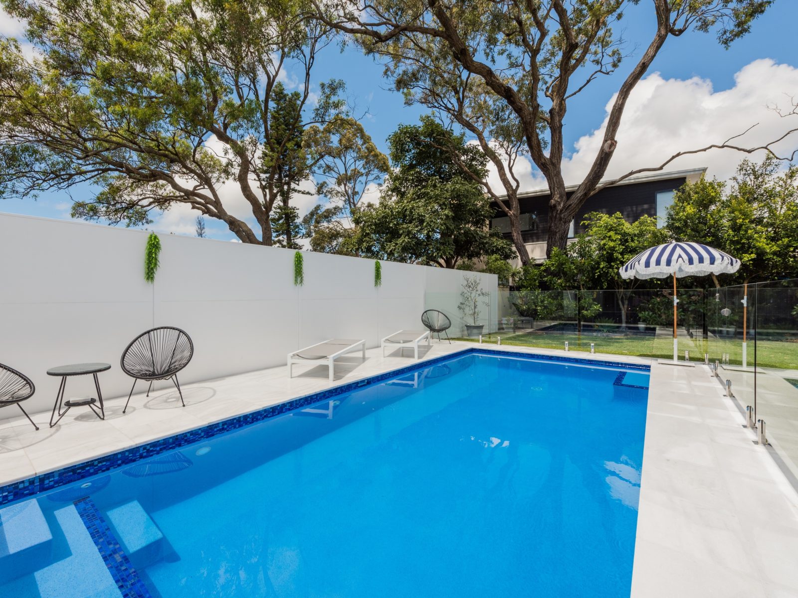 Inspiring Pool & Outdoor Wall Ideas | ModularWalls