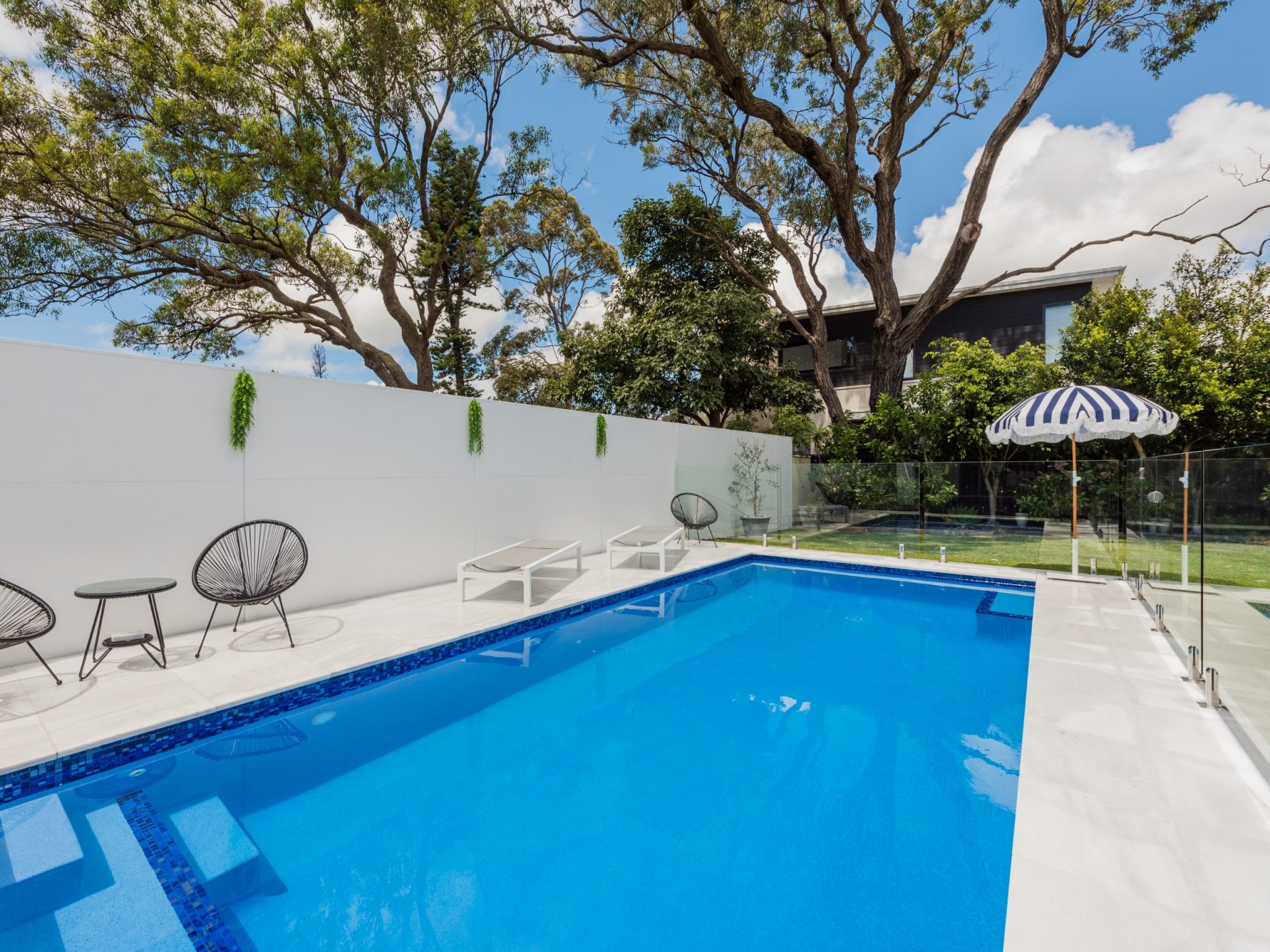 Inspiring Pool & Outdoor Wall Ideas | ModularWalls