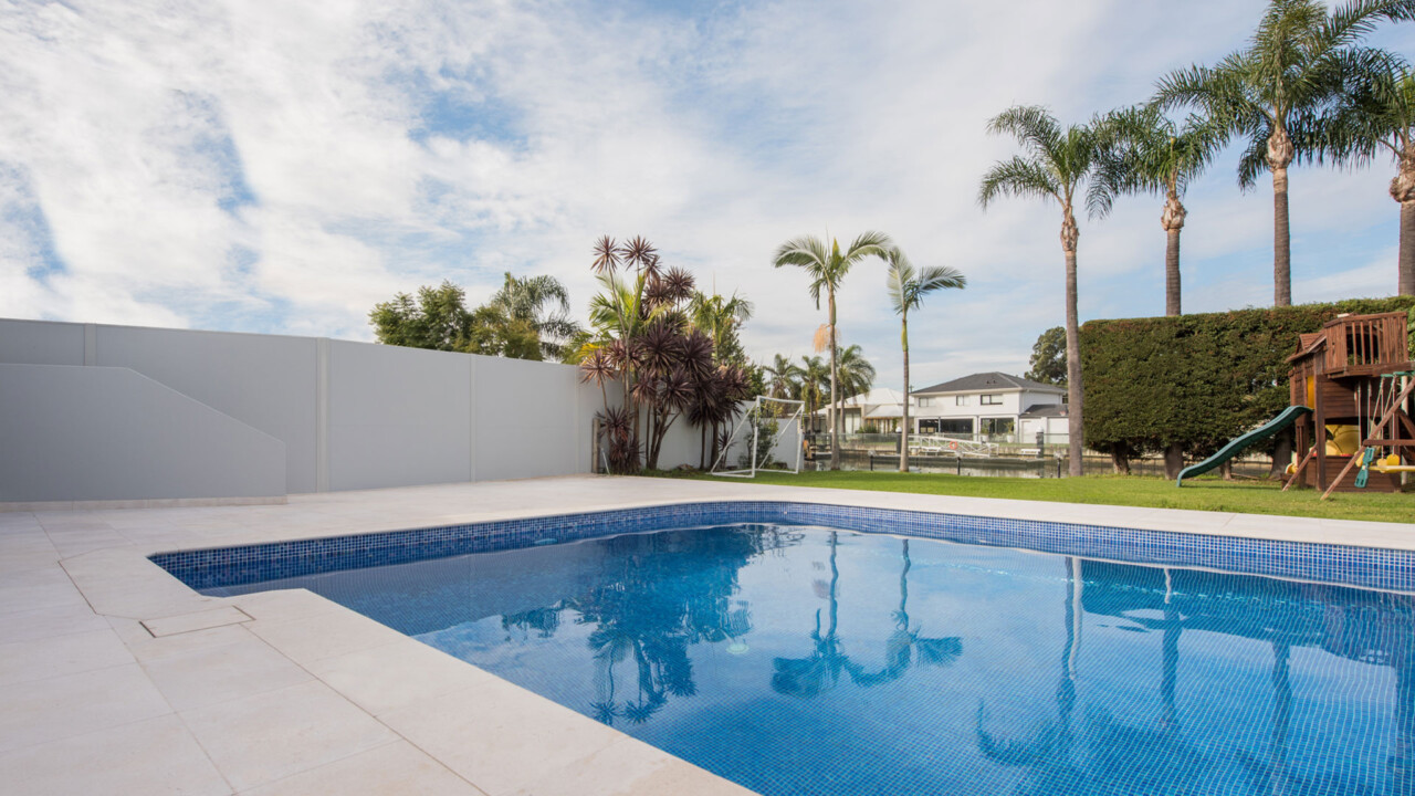 Pool Walls & Fencing Systems | ModularWalls