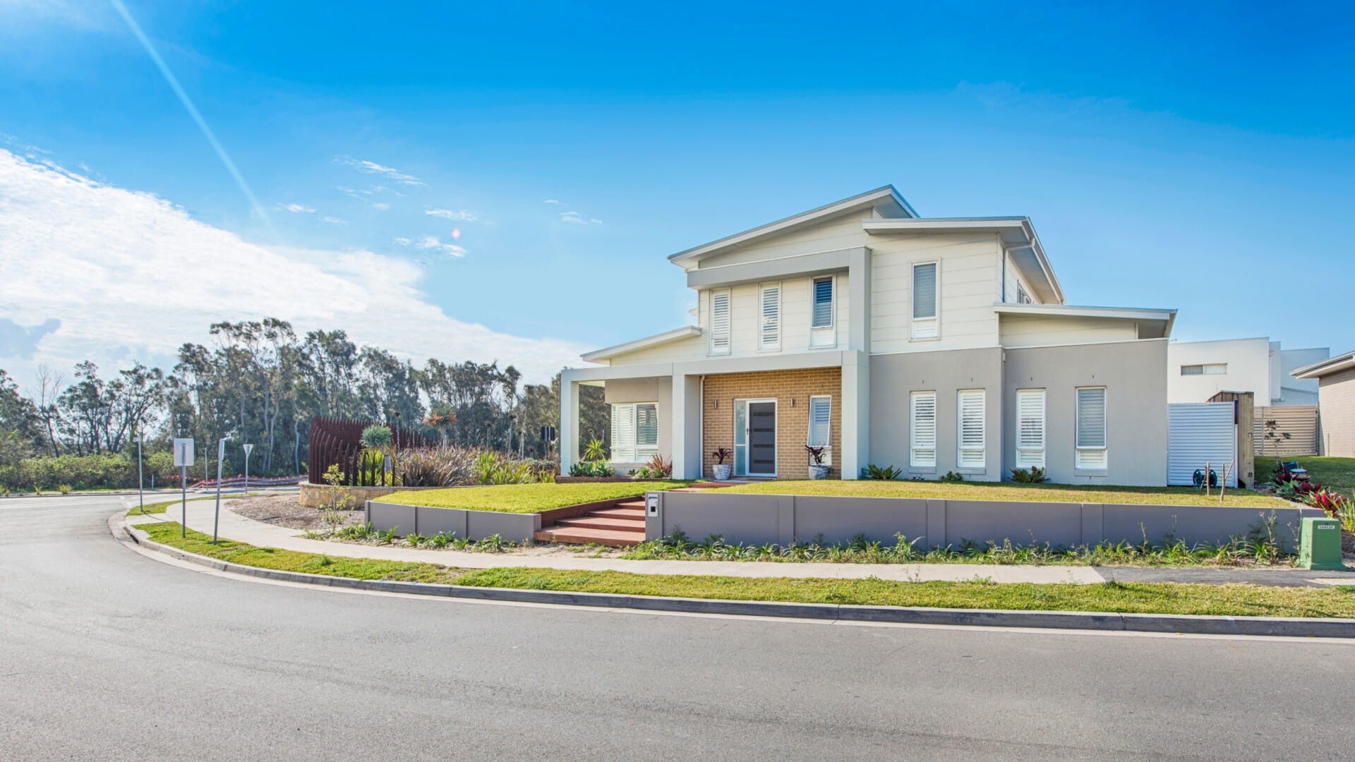 Praise-Worthy Corner Retaining Wall | ModularWalls