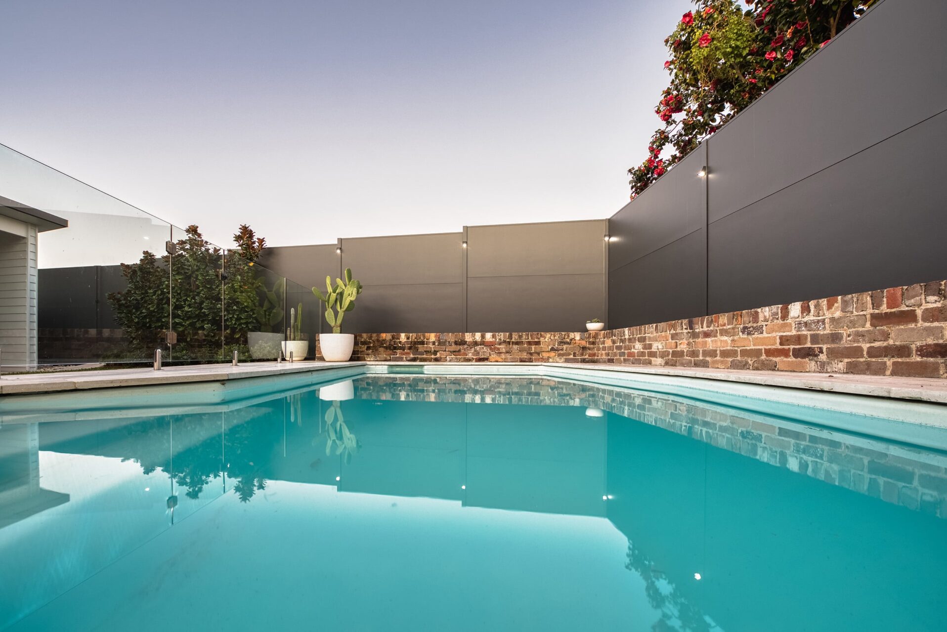 SlimWall® - Modular Fencing System | ModularWalls