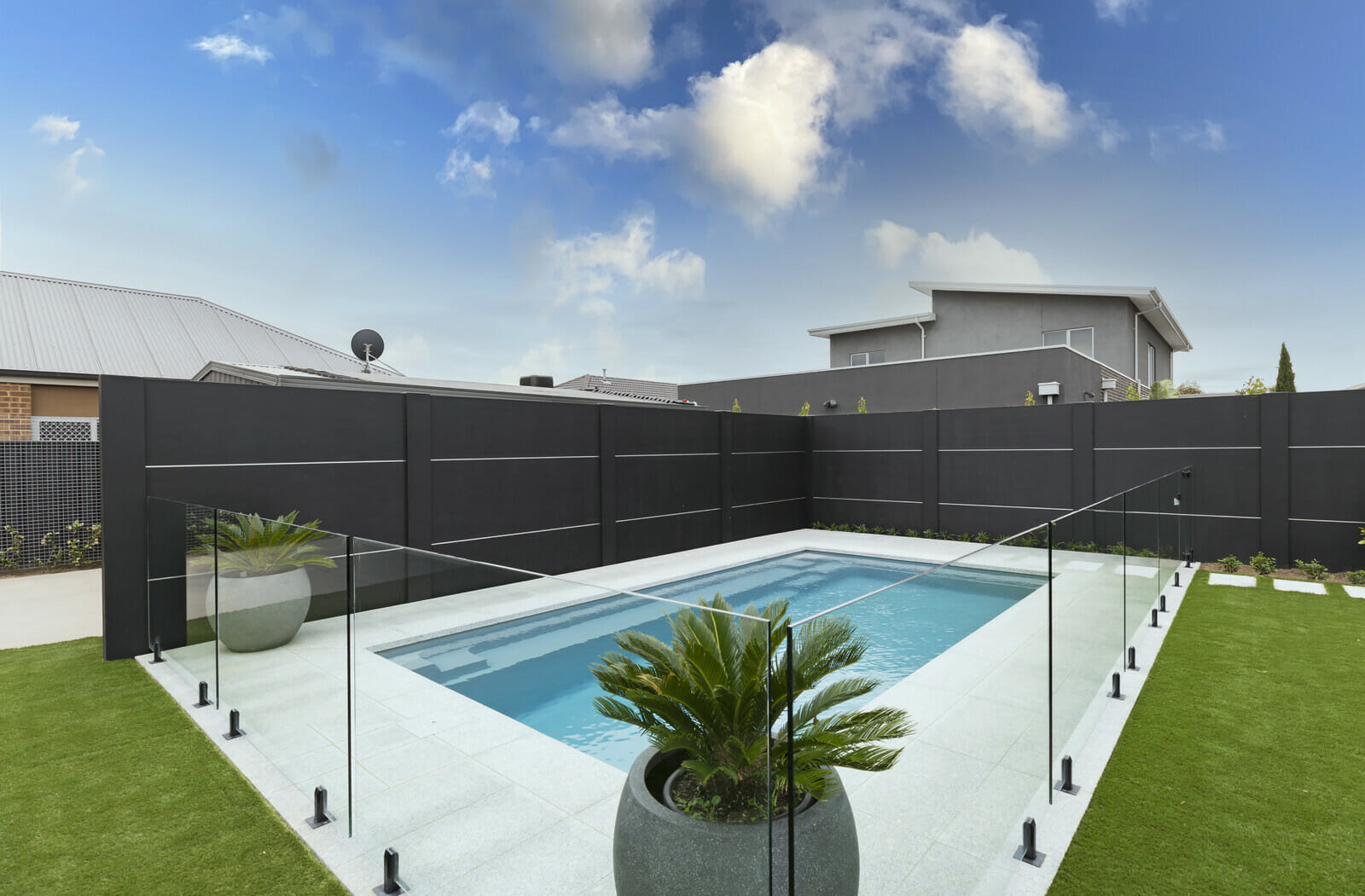 Expressed Joint Creates Striking Pool Feature Wall | ModularWalls