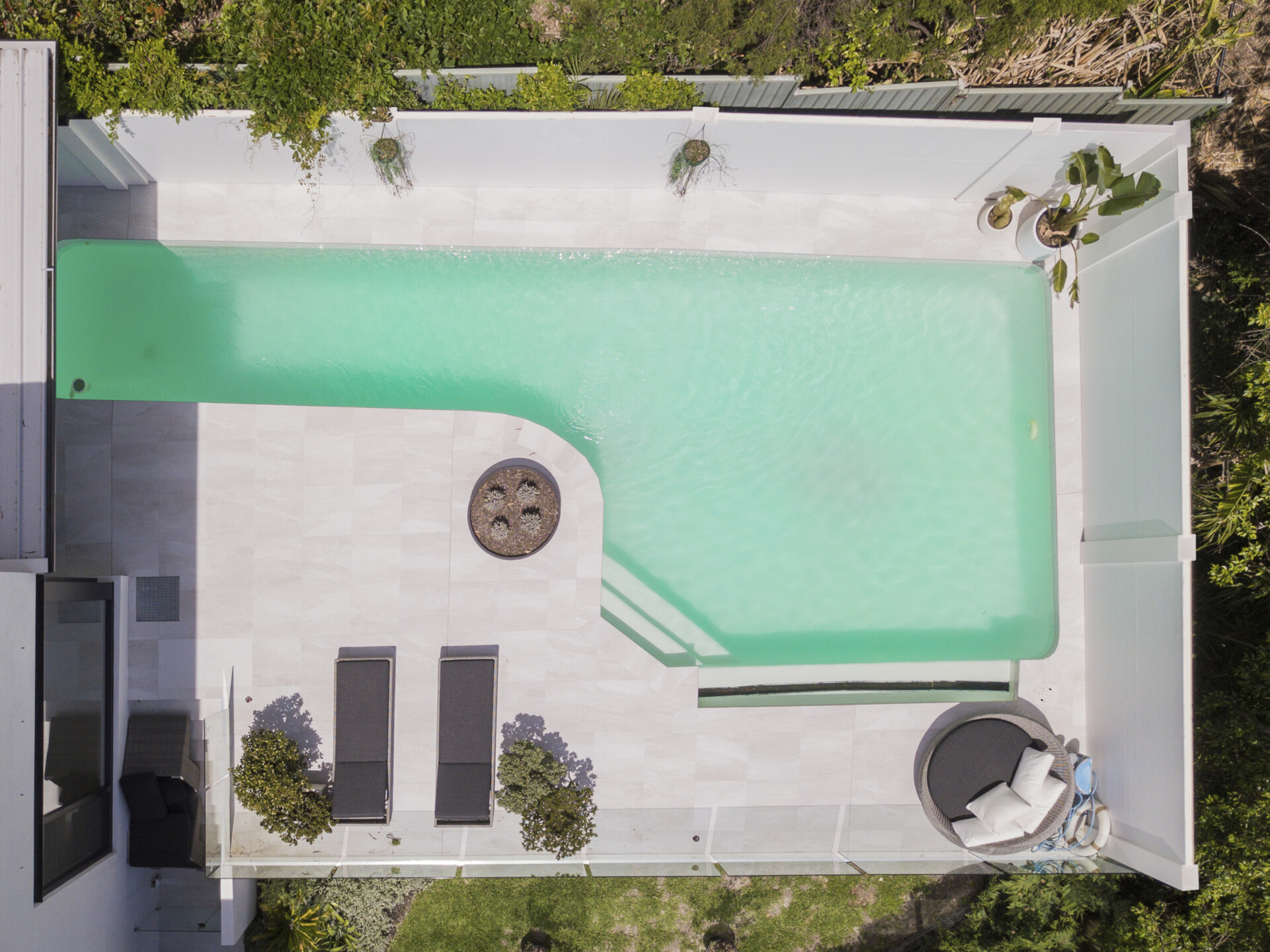 Renovator Sings Praises of DIY Pool Wall | ModularWalls