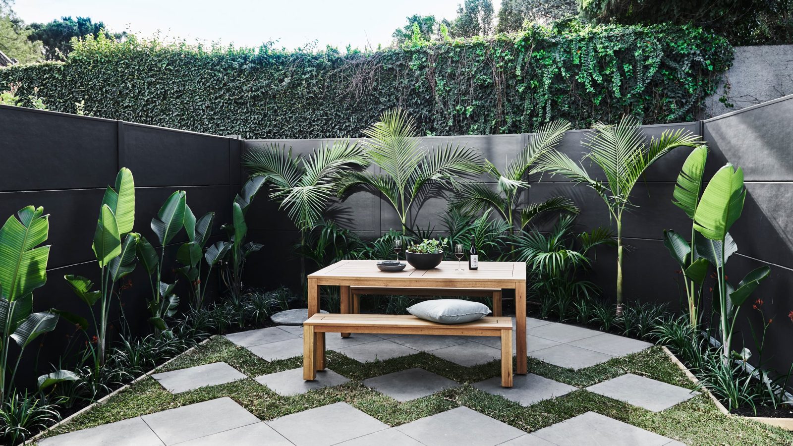 Tips & Ideas For Transforming Your Courtyard | ModularWalls