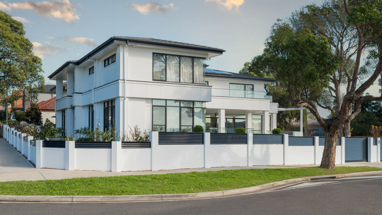 Modular Wall Fencing Vs Brushwood Fencing | ModularWalls