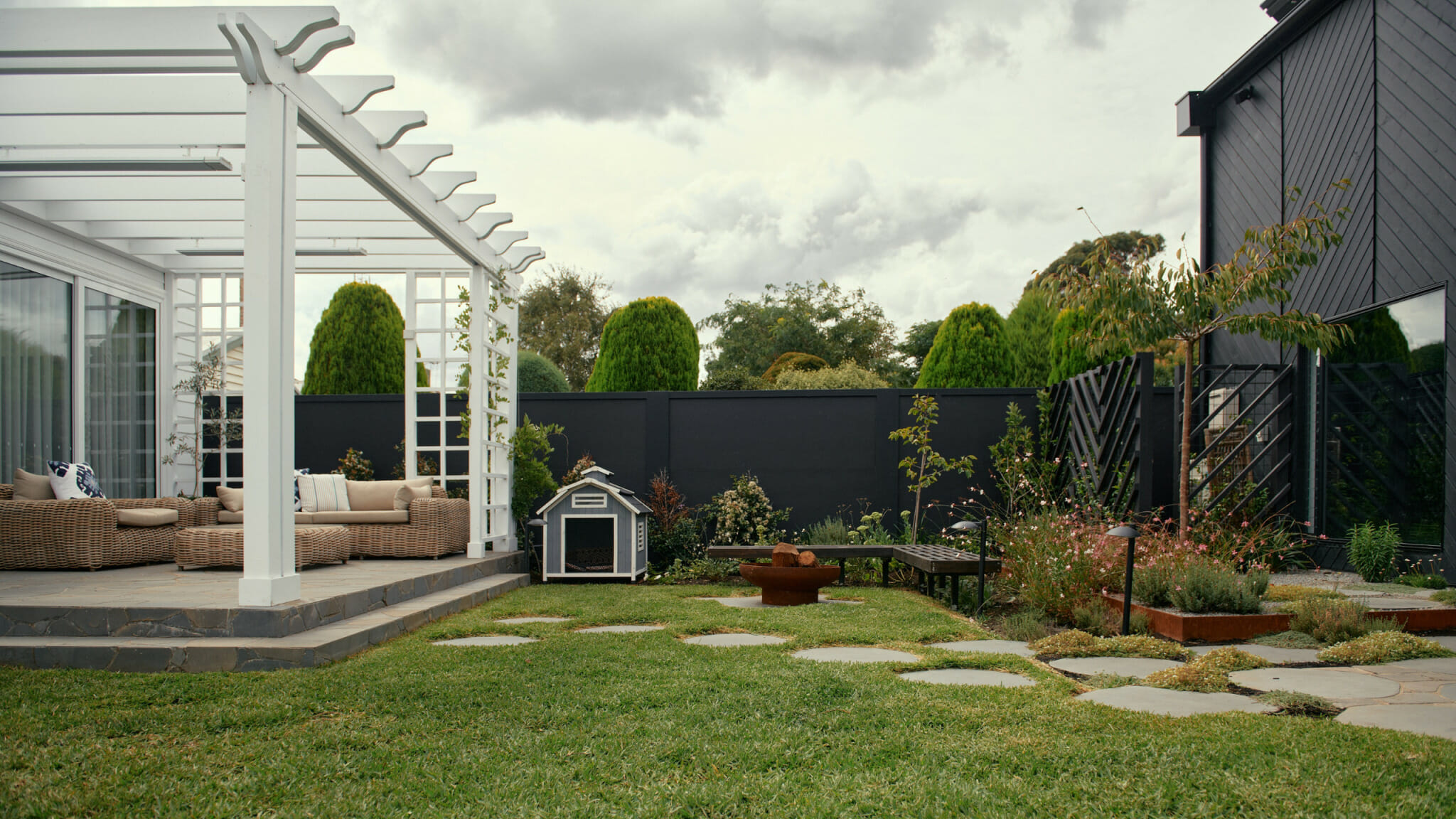 Premium Modular Walls and Fences | ModularWalls