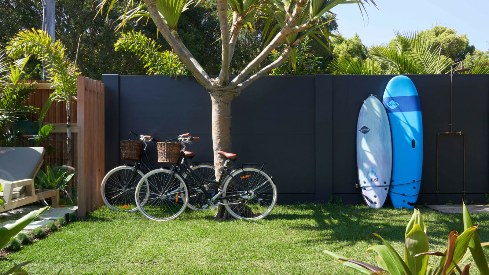 Install Outdoor Wall Lights Into Your Modular Fence | ModularWalls