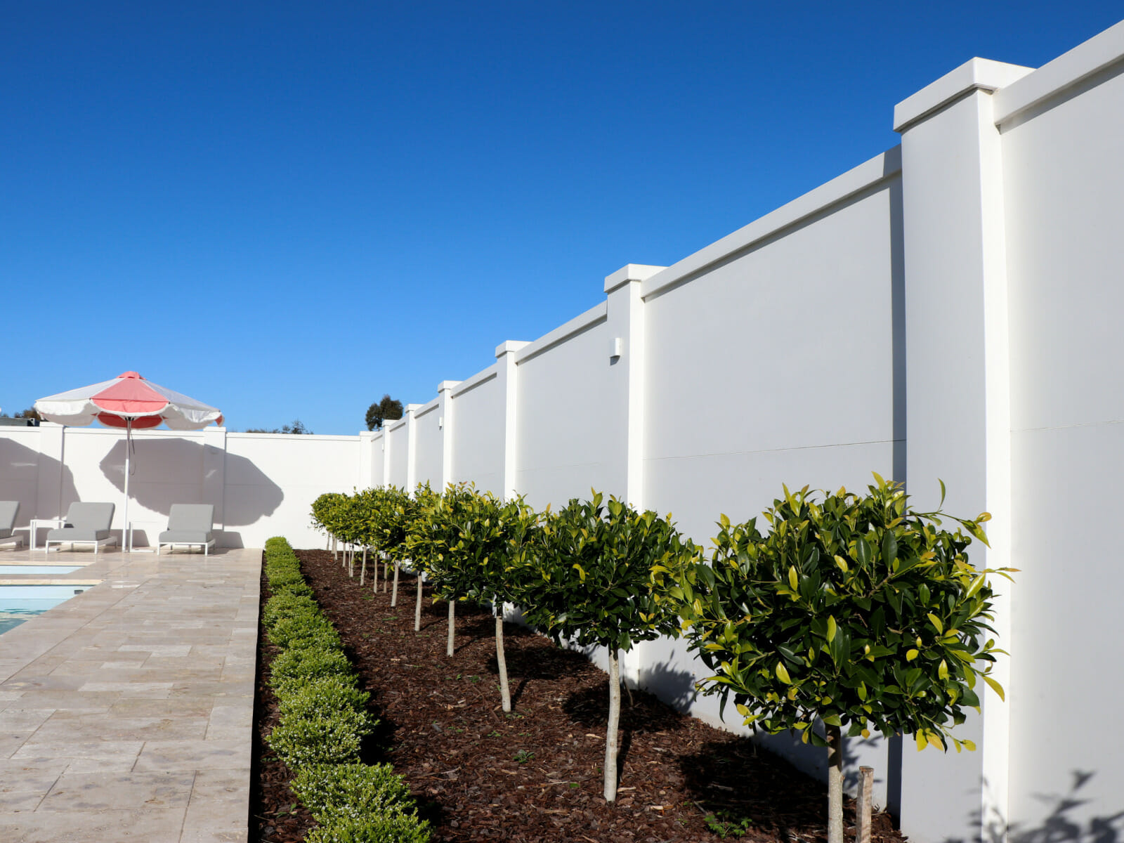 Hamptons Fence For Charming Renovation | ModularWalls