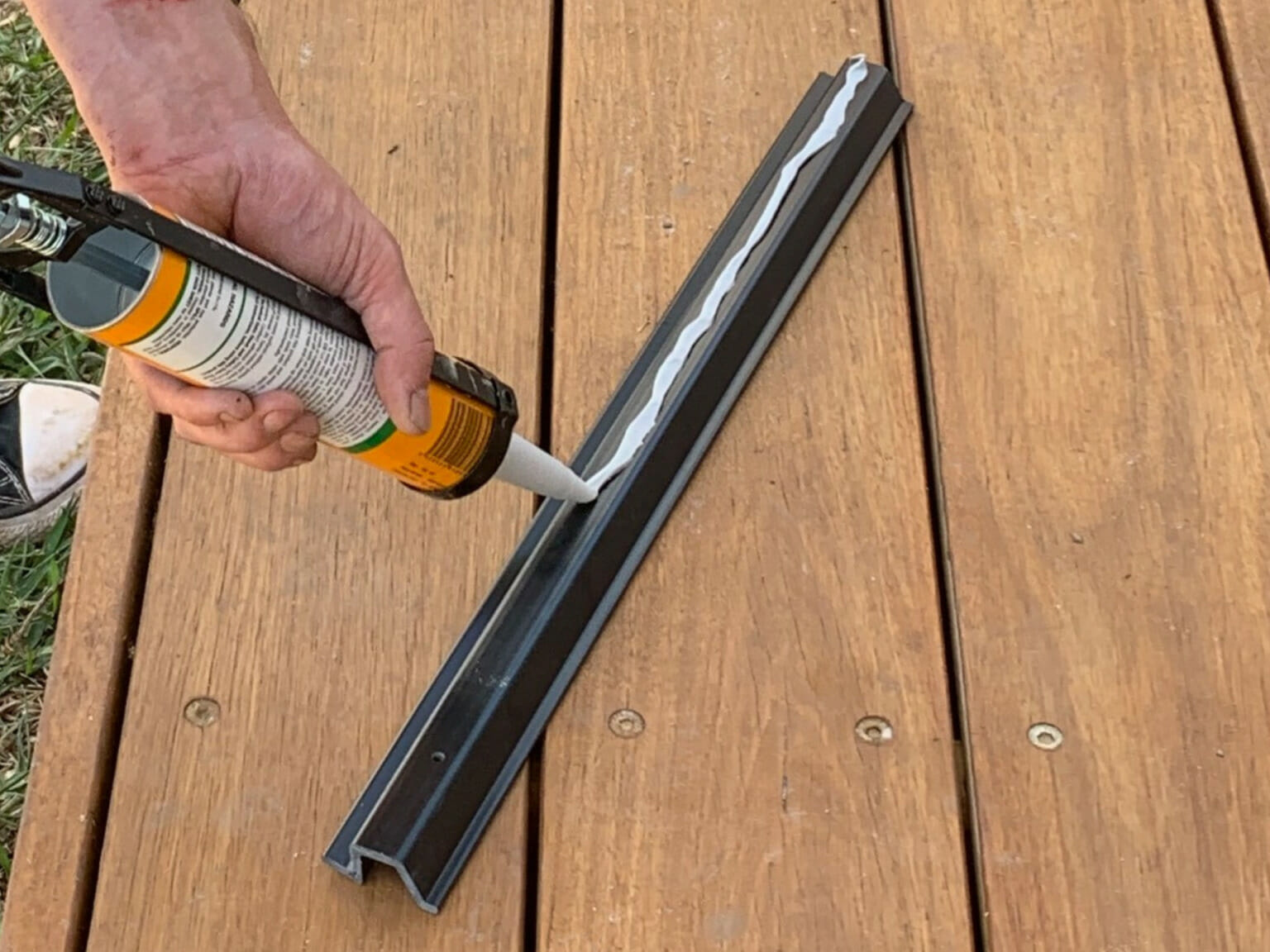 Fix Items To Your Modular Fence Panel | ModularWalls