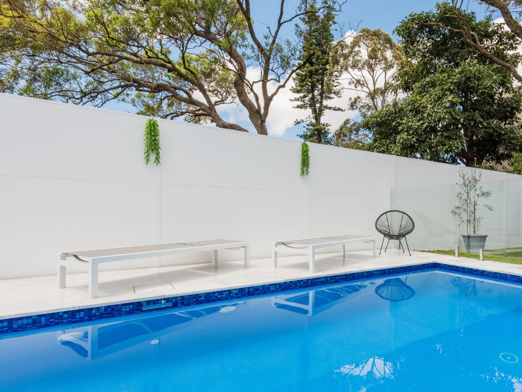 Outdoor Feature Wall Ideas for your Backyard | ModularWalls