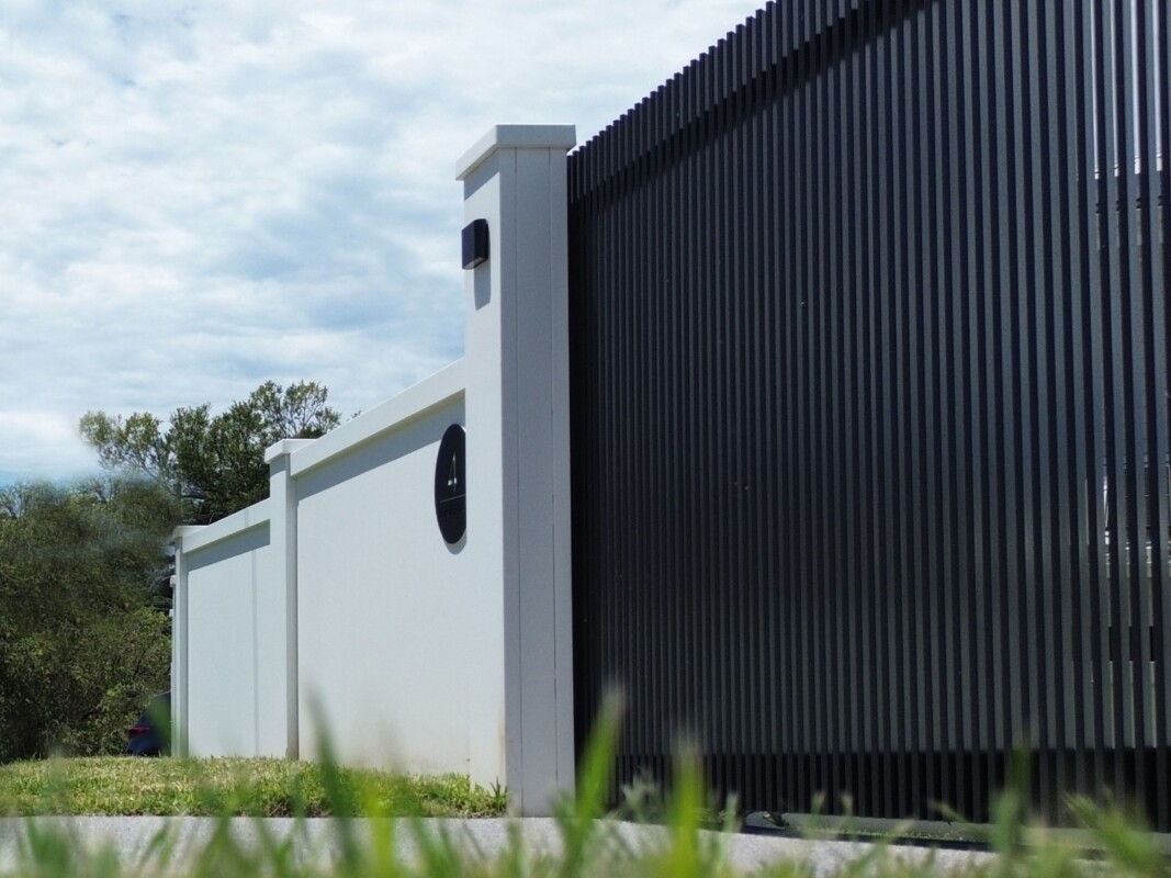 Modern Front Fence Complements Renovation | ModularWalls