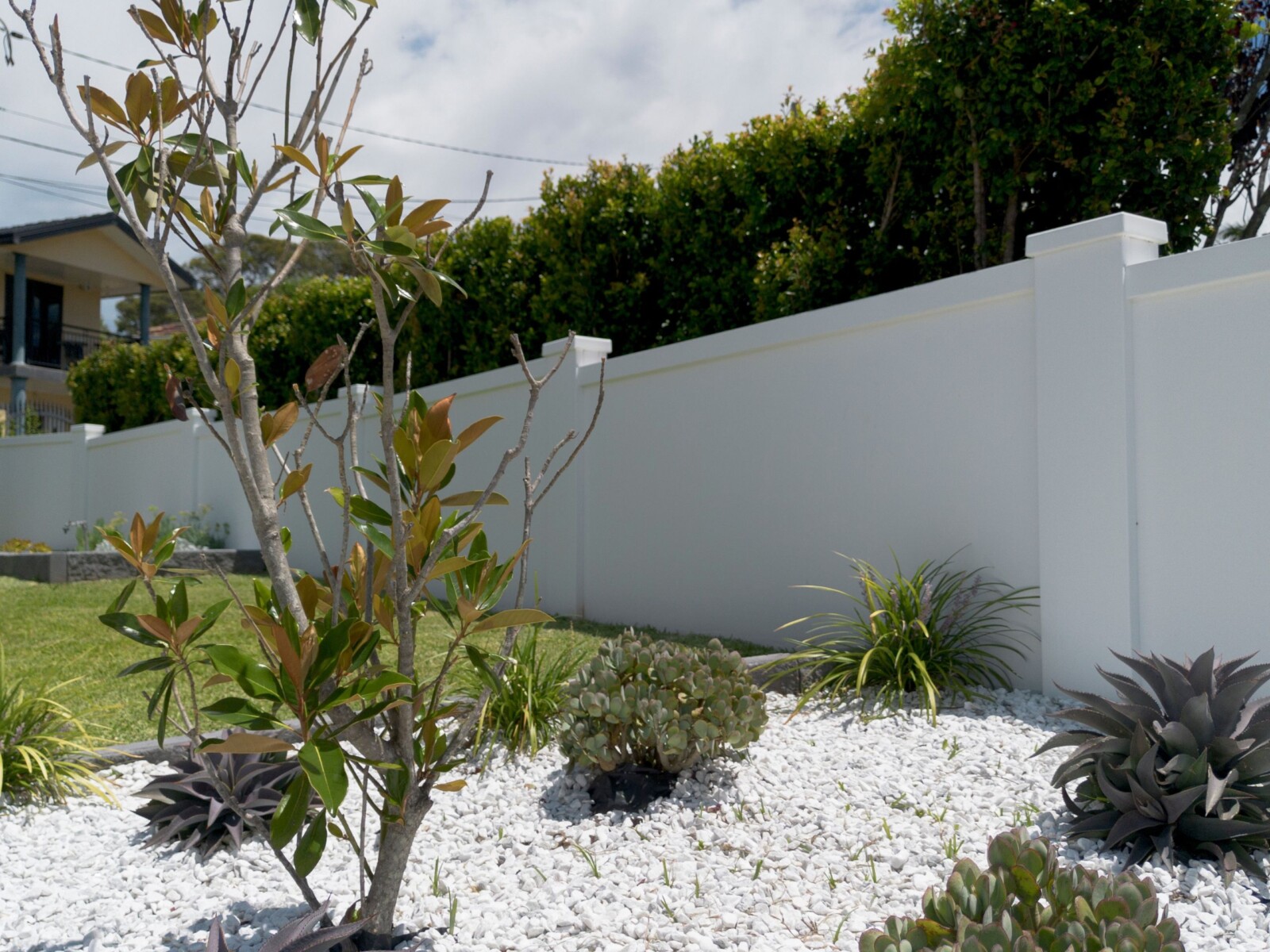 Modern Front Fence Complements Renovation | ModularWalls
