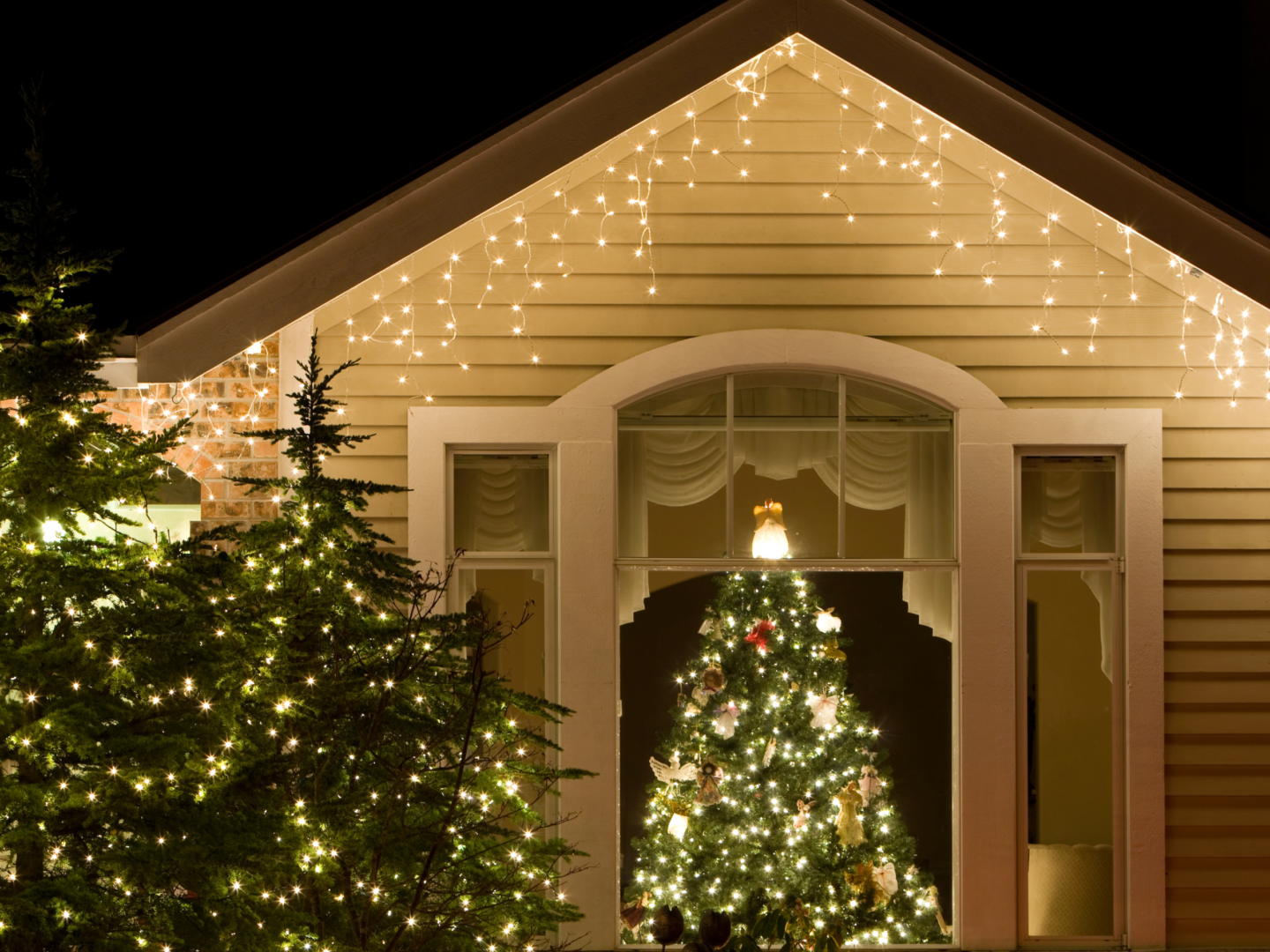 Merry & Bright: Our Guide to Christmas Lights | ModularWalls