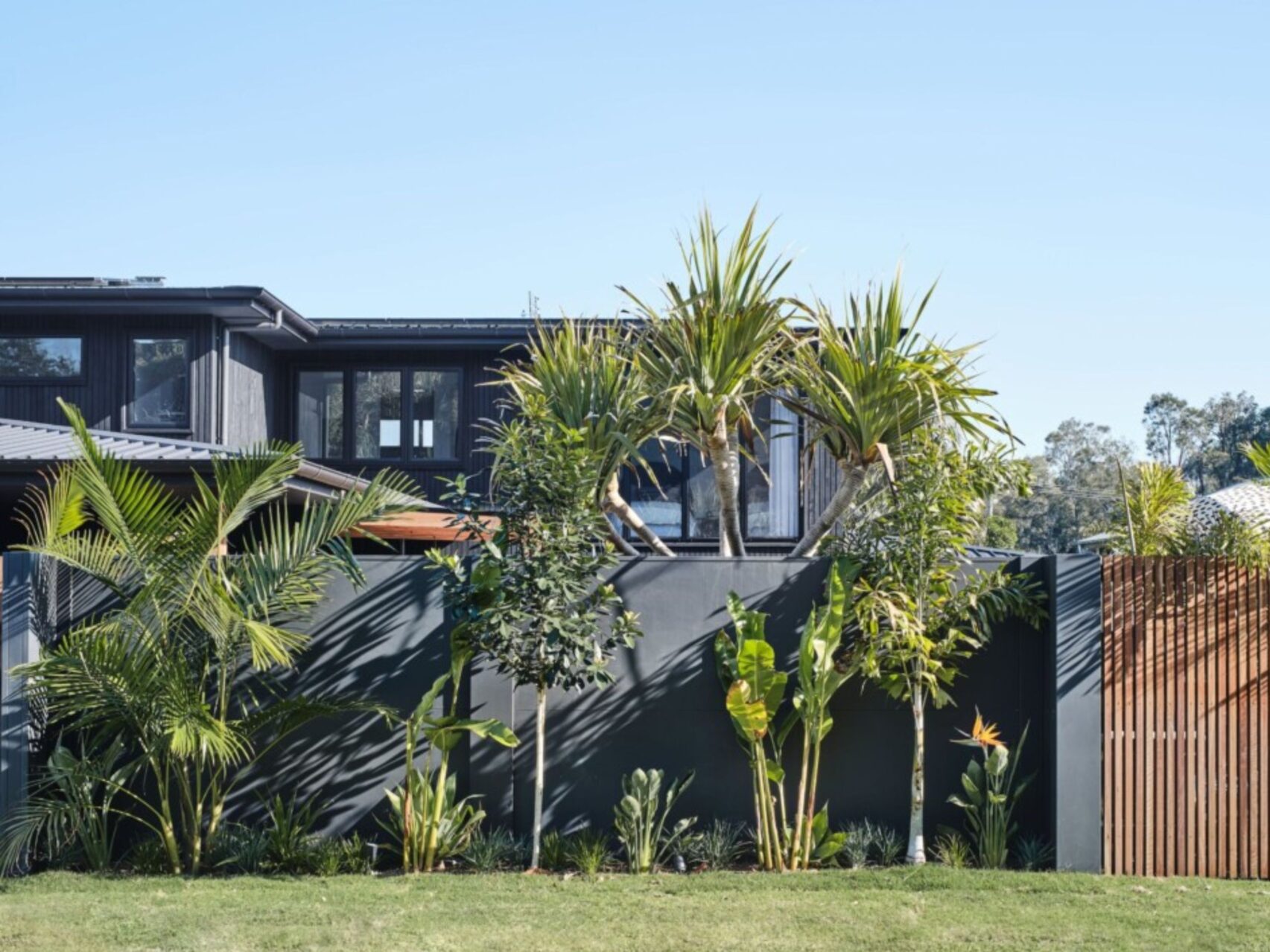 Creating a Quiet Outdoor Space on a Busy Street | ModularWalls