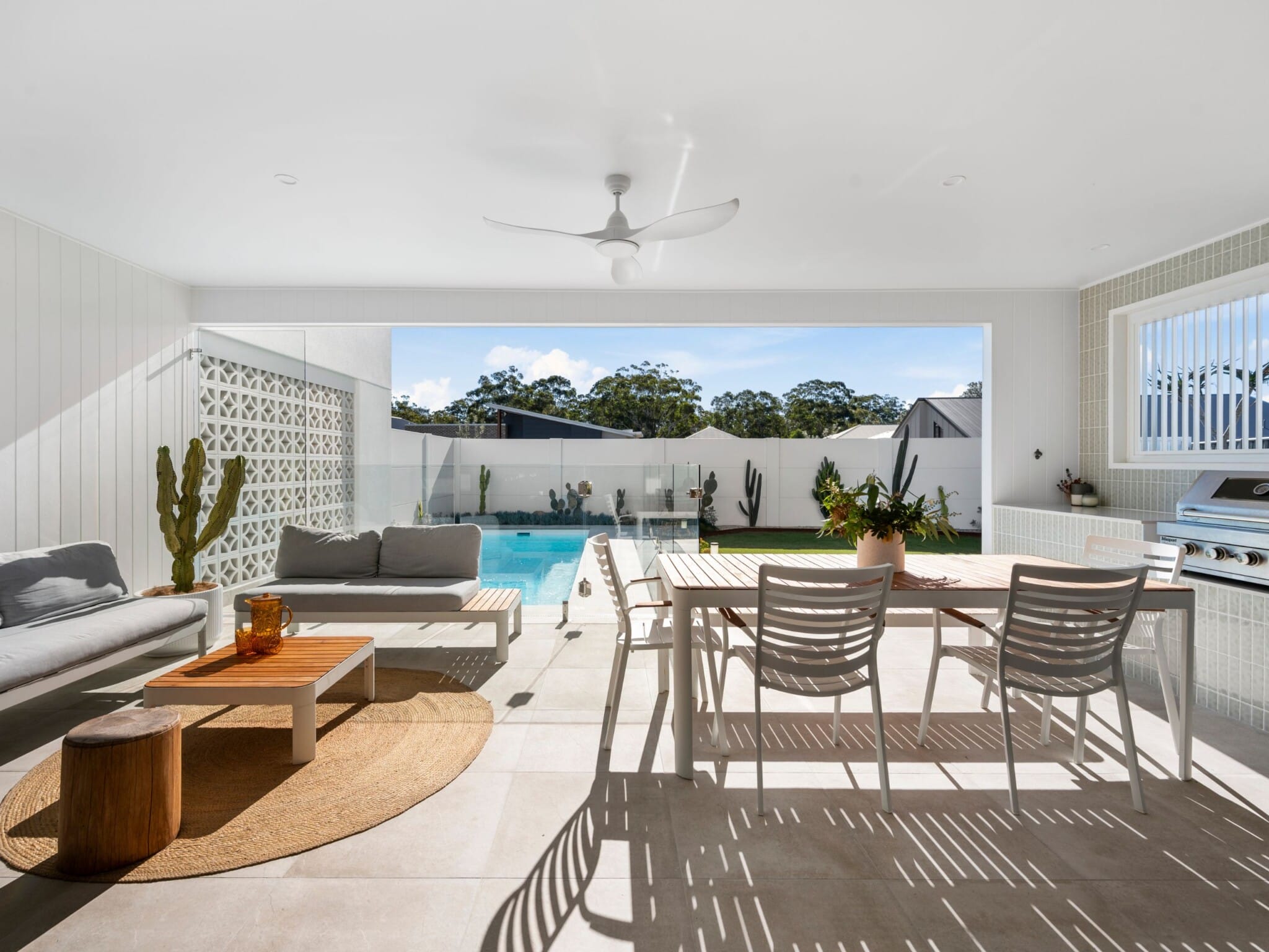Backyard Privacy Solutions: Prepare to Entertain | ModularWalls